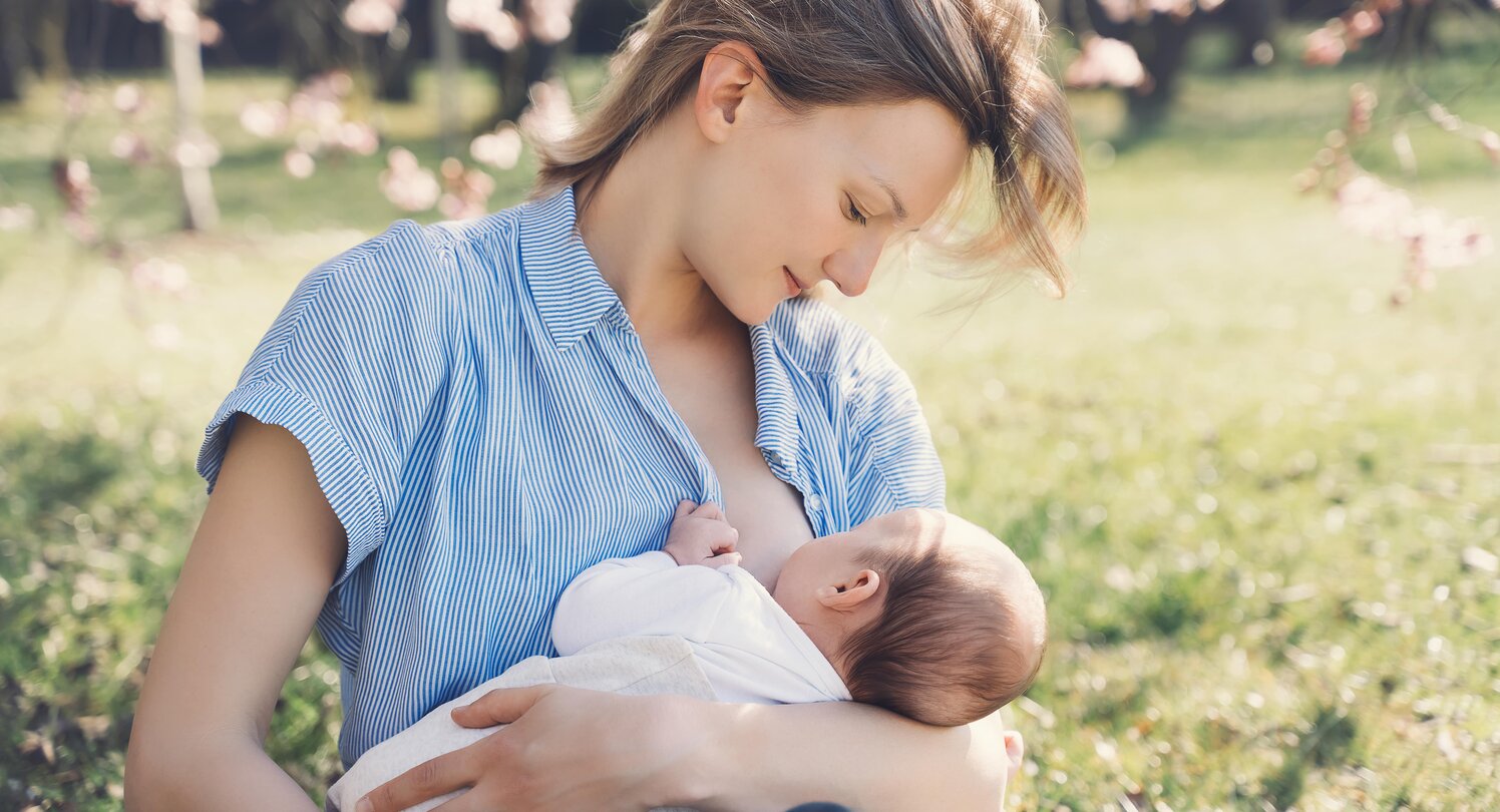 Milchbildung anregen: Spannendes zum Stillen und zur Muttermilch